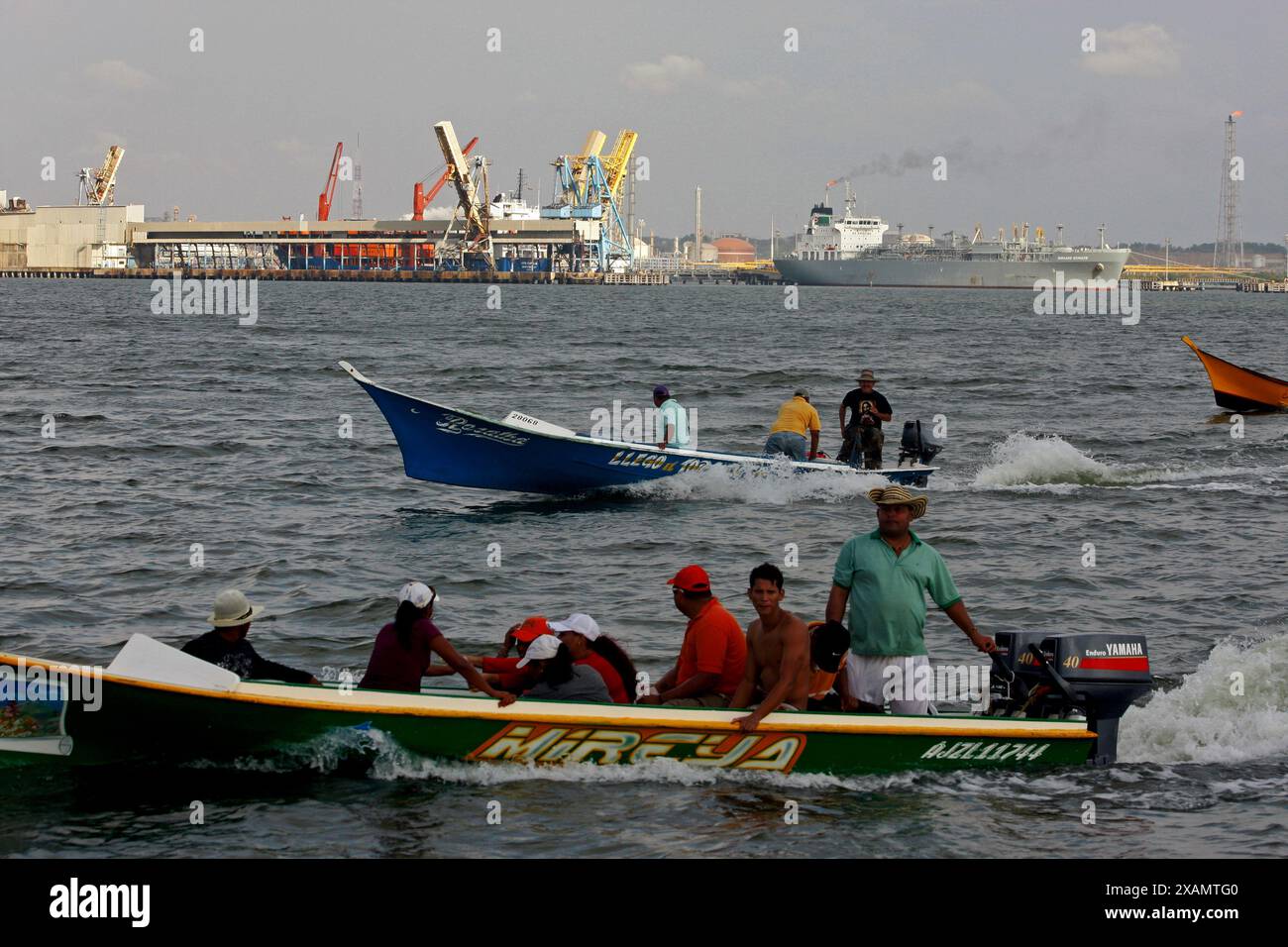 Lake Maracaibo,Venezuela.26-12-2009.Artisanal fishermen sail in their ...