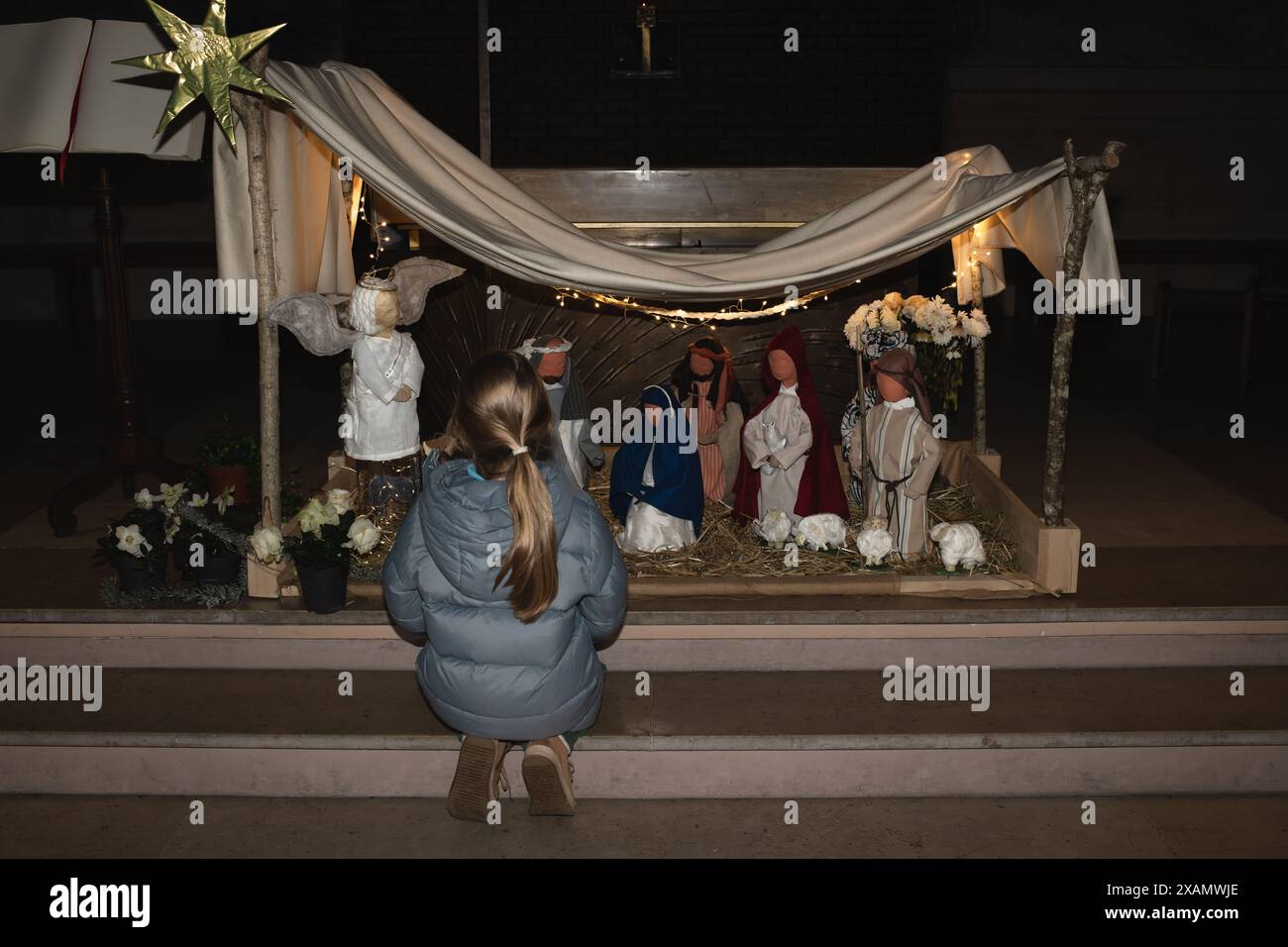 A child looks at a Christmas nativity scene with baby Jesus Creche ...