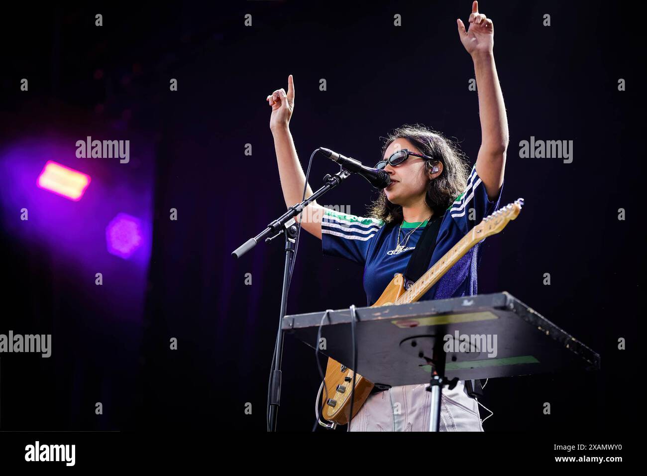 Lila band hi-res stock photography and images - Alamy