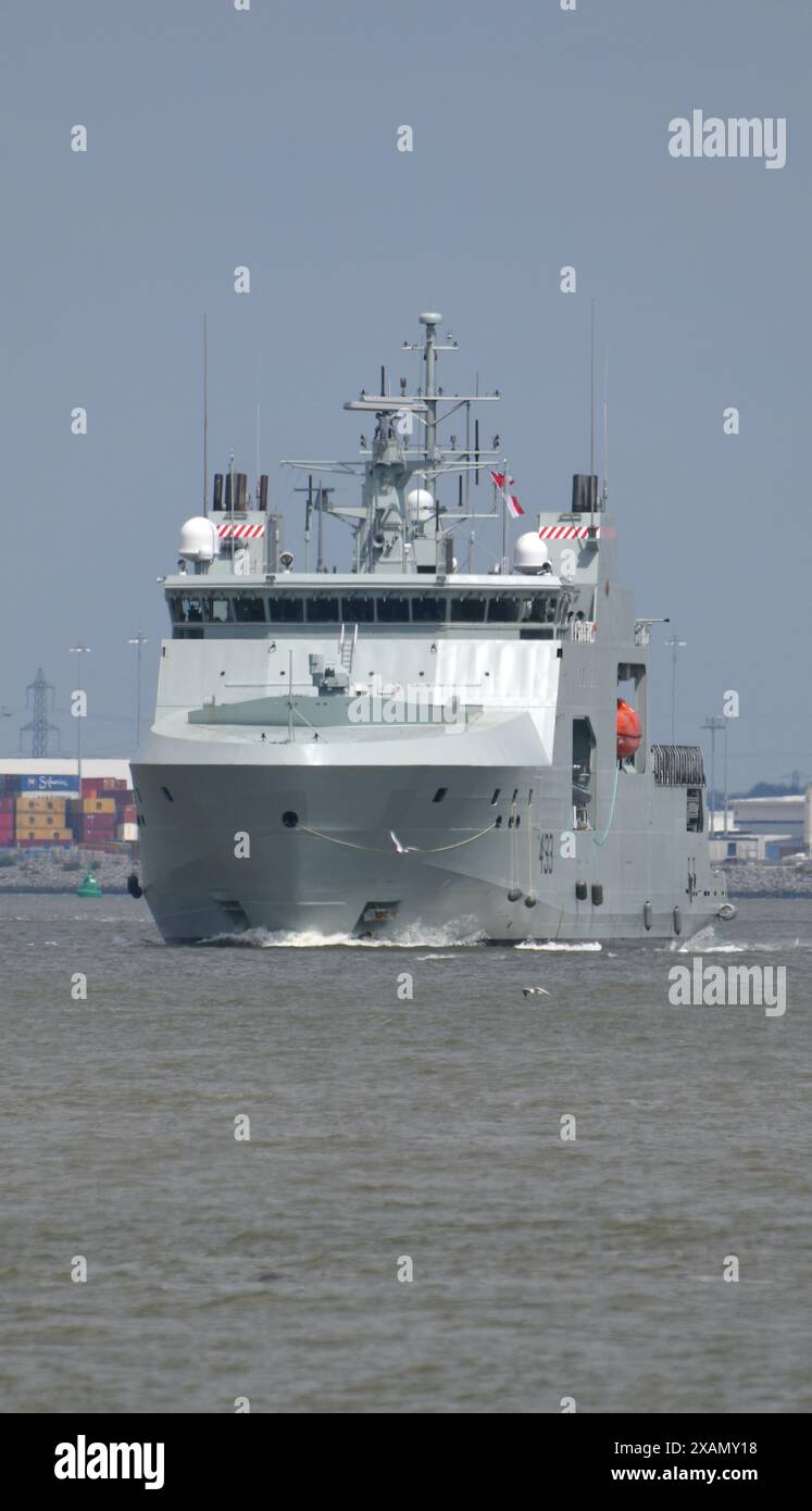 The Canadian Navy’s latest warship HMCS William Hall pennant number 433 ...