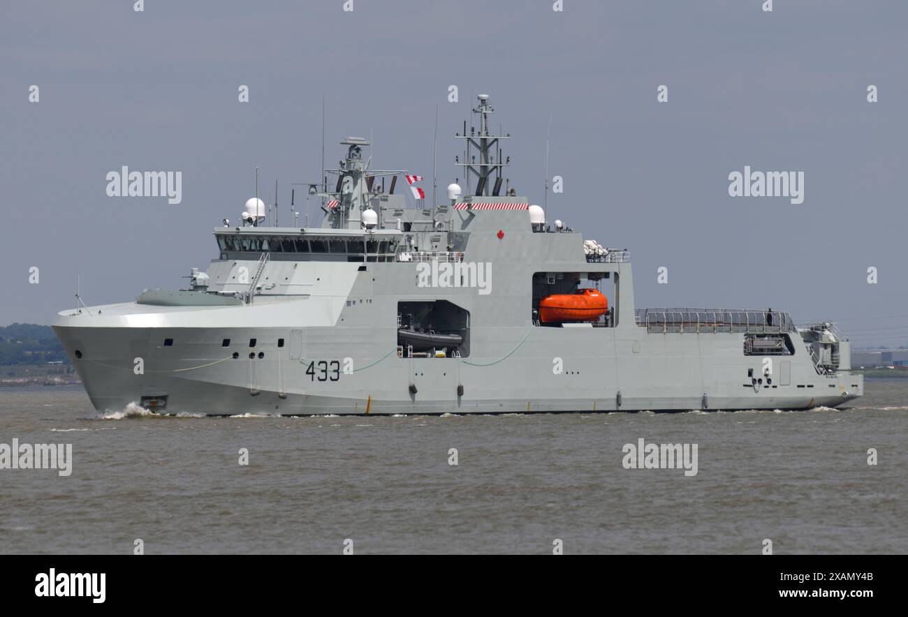 The Canadian Navy’s latest warship HMCS William Hall pennant number 433 ...