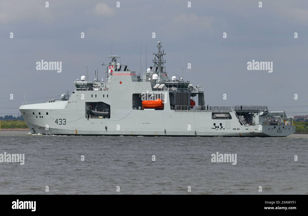 The Canadian Navy’s latest warship HMCS William Hall pennant number 433 ...