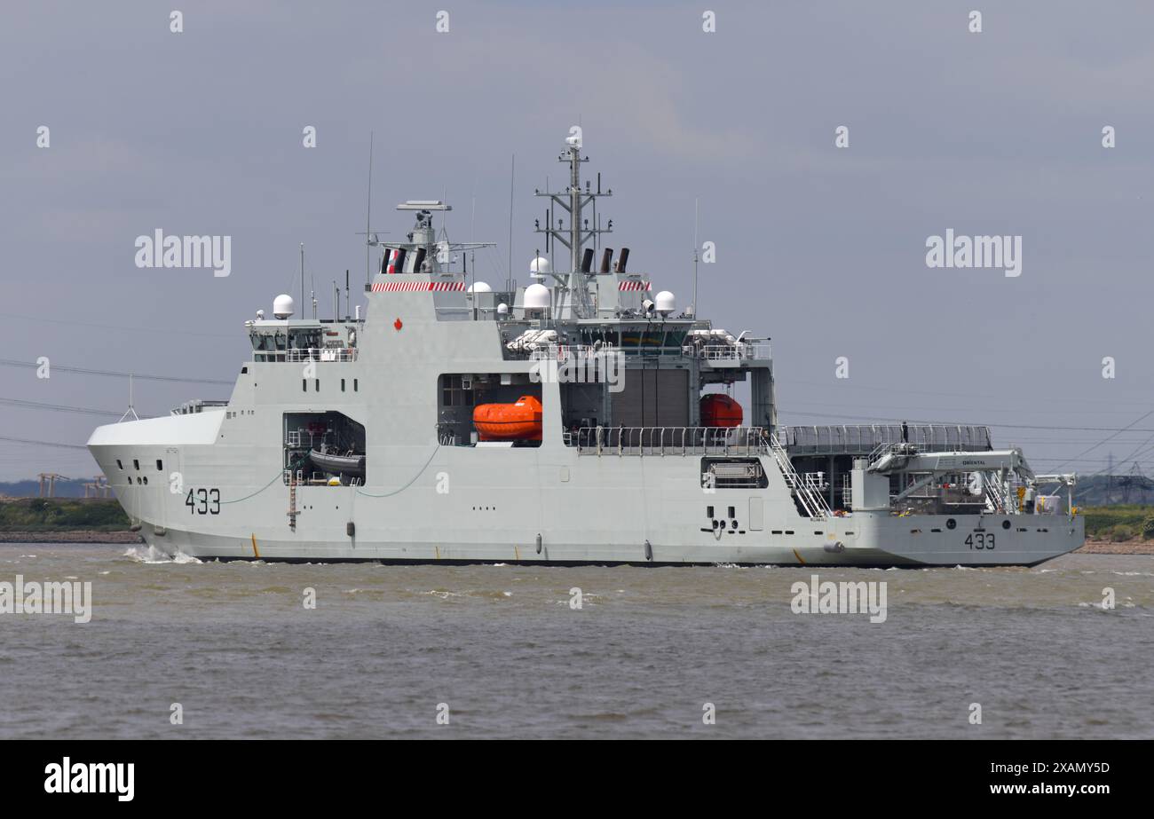 The Canadian Navy’s latest warship HMCS William Hall pennant number 433 ...