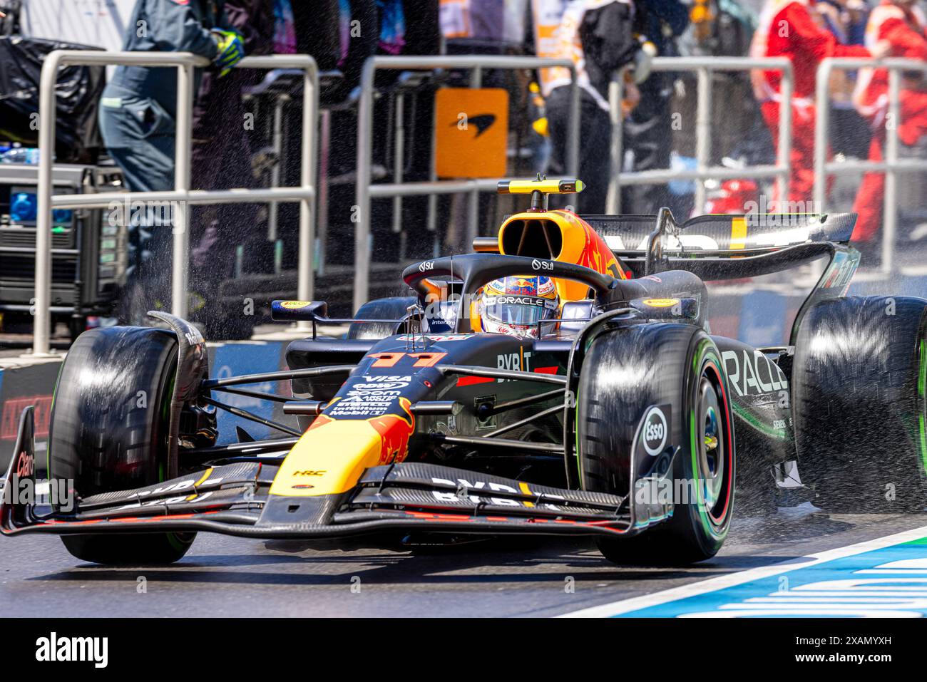 Sergio Perez (MEX) - Oracle Red Bull Racing - Red Bull RB20 - Honda ...