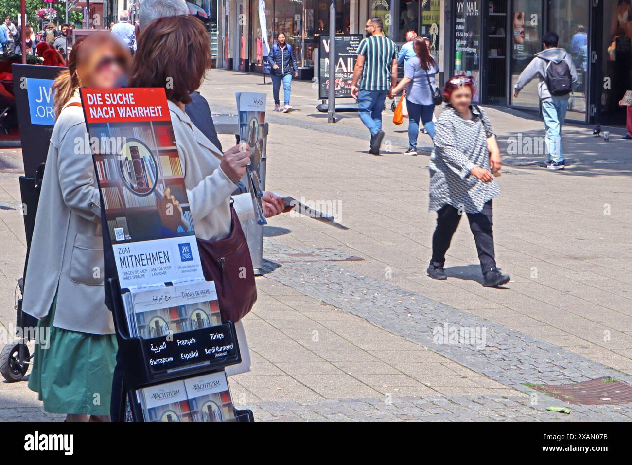 Jehovahs witnesses watchtower hi-res stock photography and images - Alamy