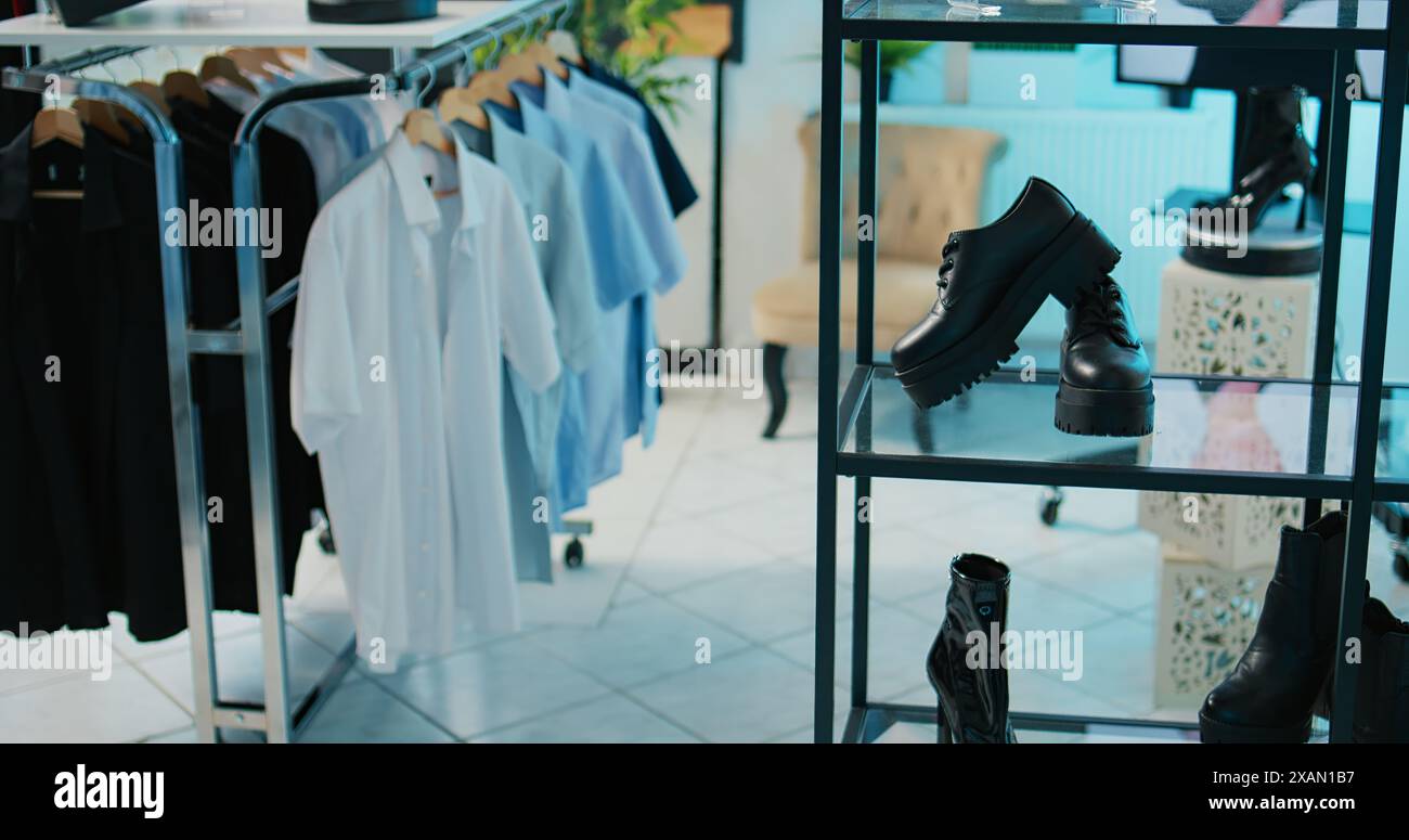 Empty retail store filled racks hi-res stock photography and images - Alamy