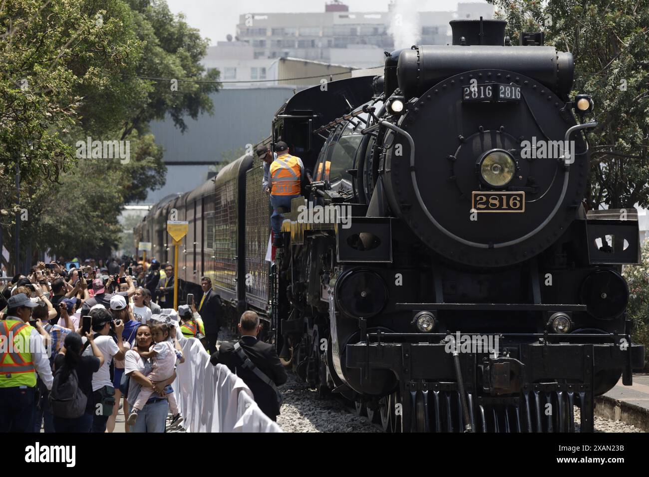 Mexico City, Mexico. 07th June, 2024. Visitors are seen next to the ...