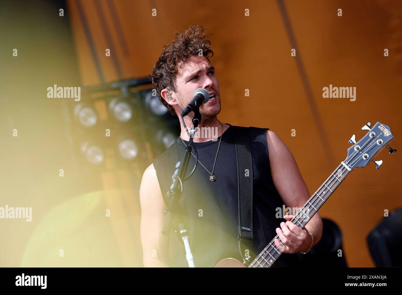 Bassist Mike Kerr von der britischen Bluesrock-Band Royal Blood bei ...