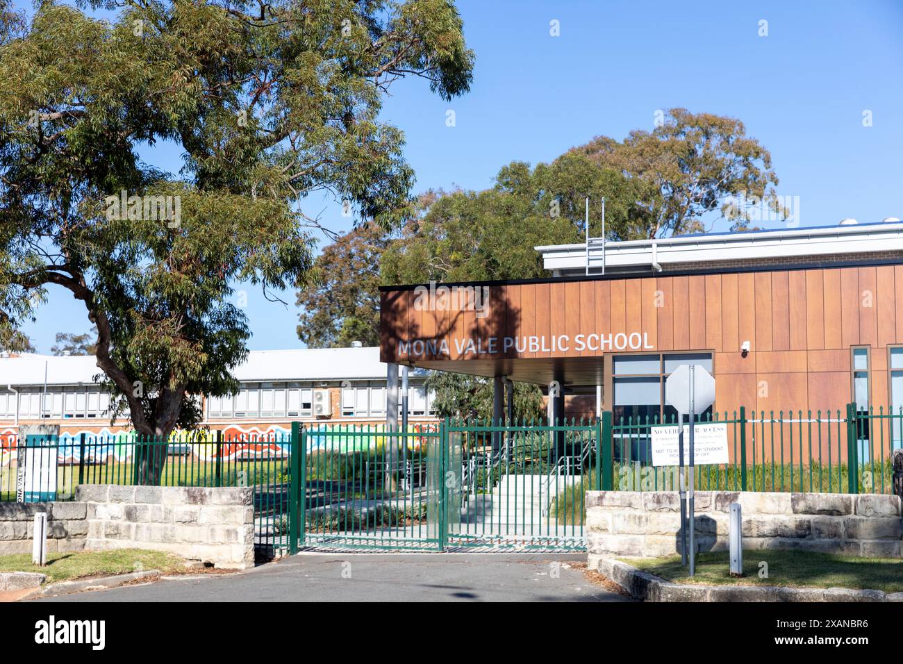 Australian primary school, Mona Vale Public School on the Northern ...