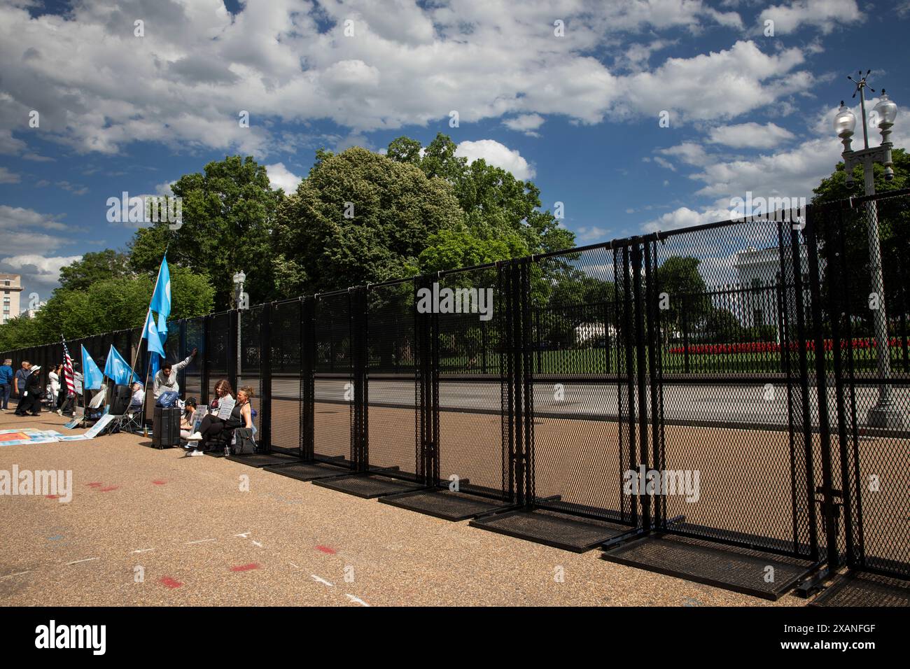 The White House is putting up fencing around its complex the day before ...
