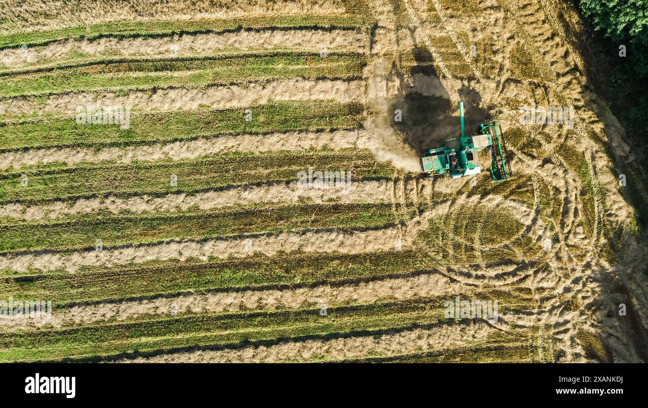 Combine harvester from top view hi-res stock photography and images - Alamy