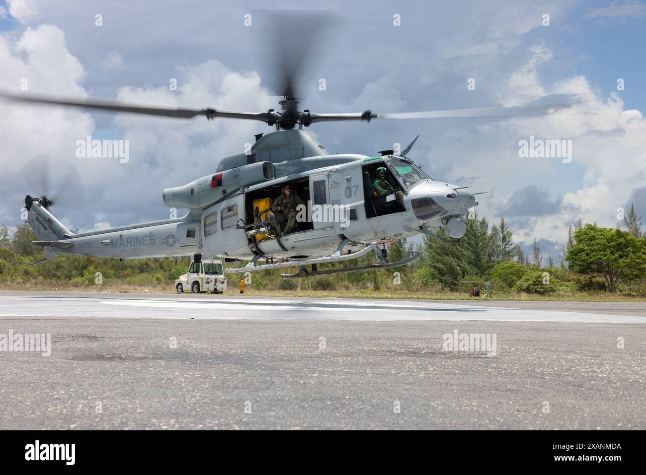 A U.S. Marine Corps UH-1Y Venom with Marine Light Attack Helicopter ...