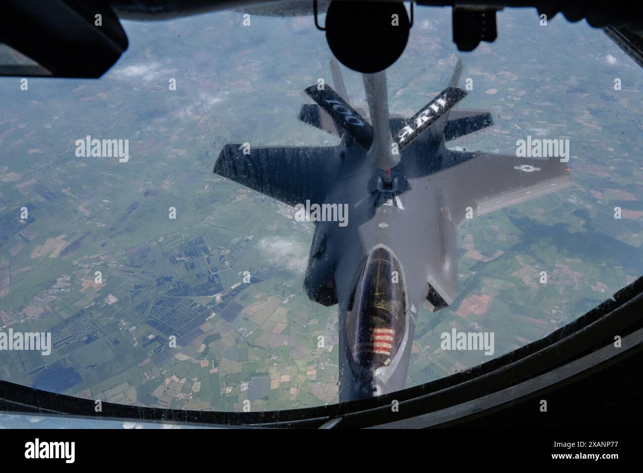 A U.S. Air Force F-35 Lightning II from the 48th Fighter Wing, Royal ...
