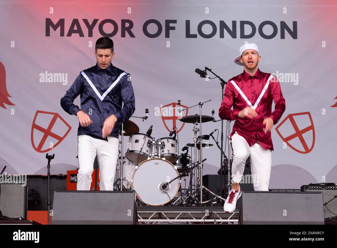 Twist dance hi-res stock photography and images - Alamy