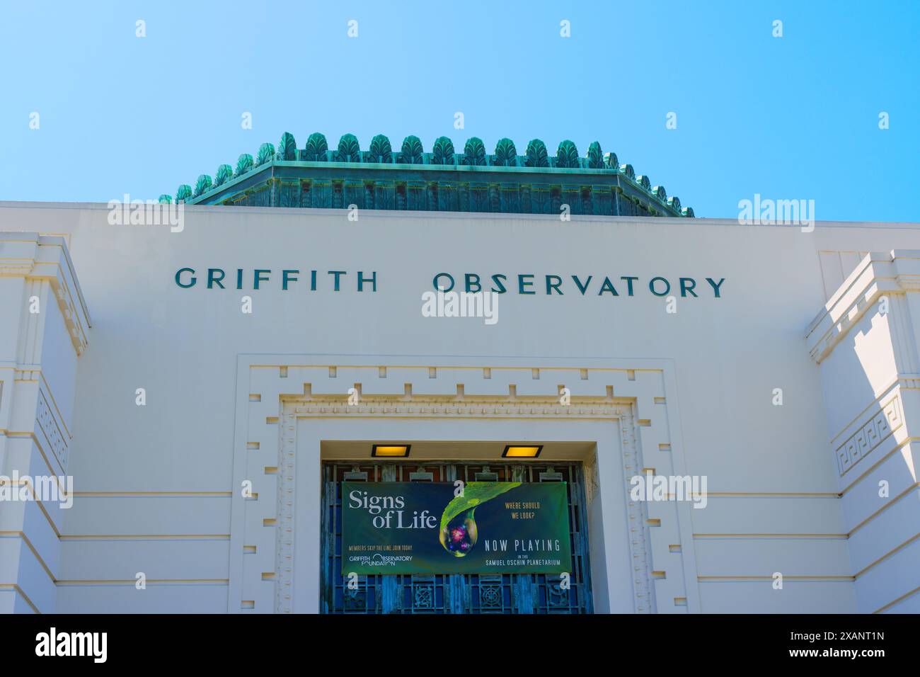 Los Angeles, California - April 8, 2024: Iconic Griffith Observatory ...