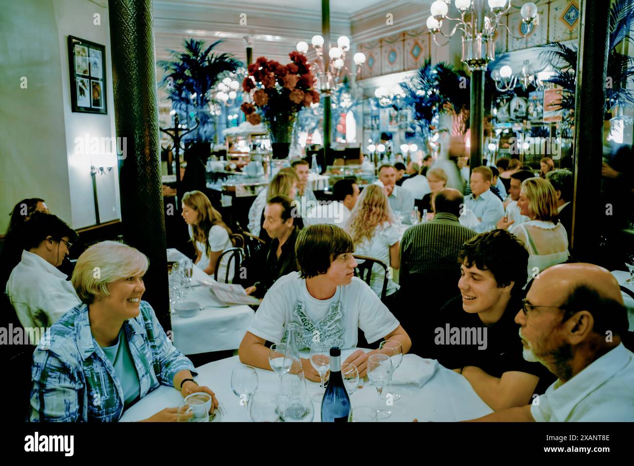 Paris France, Large Crowd People, American Family Tourists, Sharing ...
