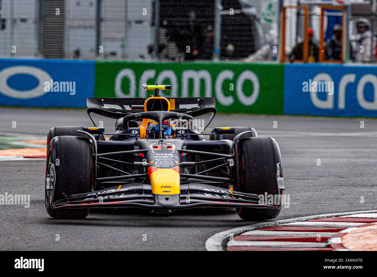 Sergio Perez (MEX) - Oracle Red Bull Racing - Red Bull RB20 - Honda ...