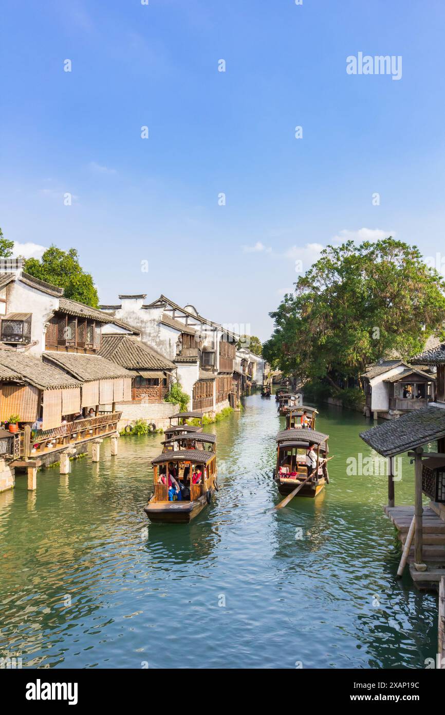 China traditional chinese wooden boats hi-res stock photography and ...