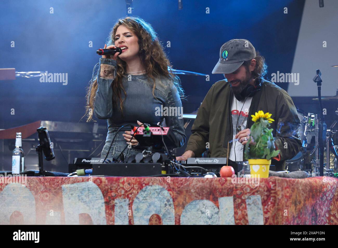 Nena band hi-res stock photography and images - Alamy