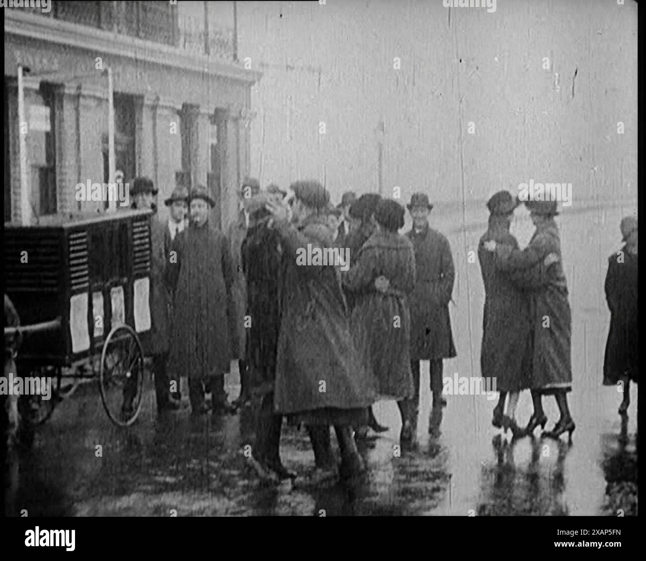 1920s radio outdoors hi-res stock photography and images - Alamy