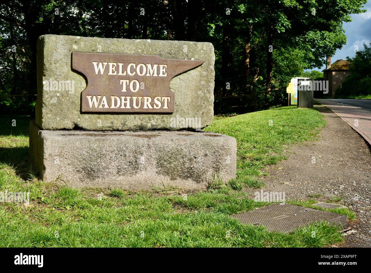 Anvil shaped metal and stone welcome to Wadhurst sign Stock Photo - Alamy
