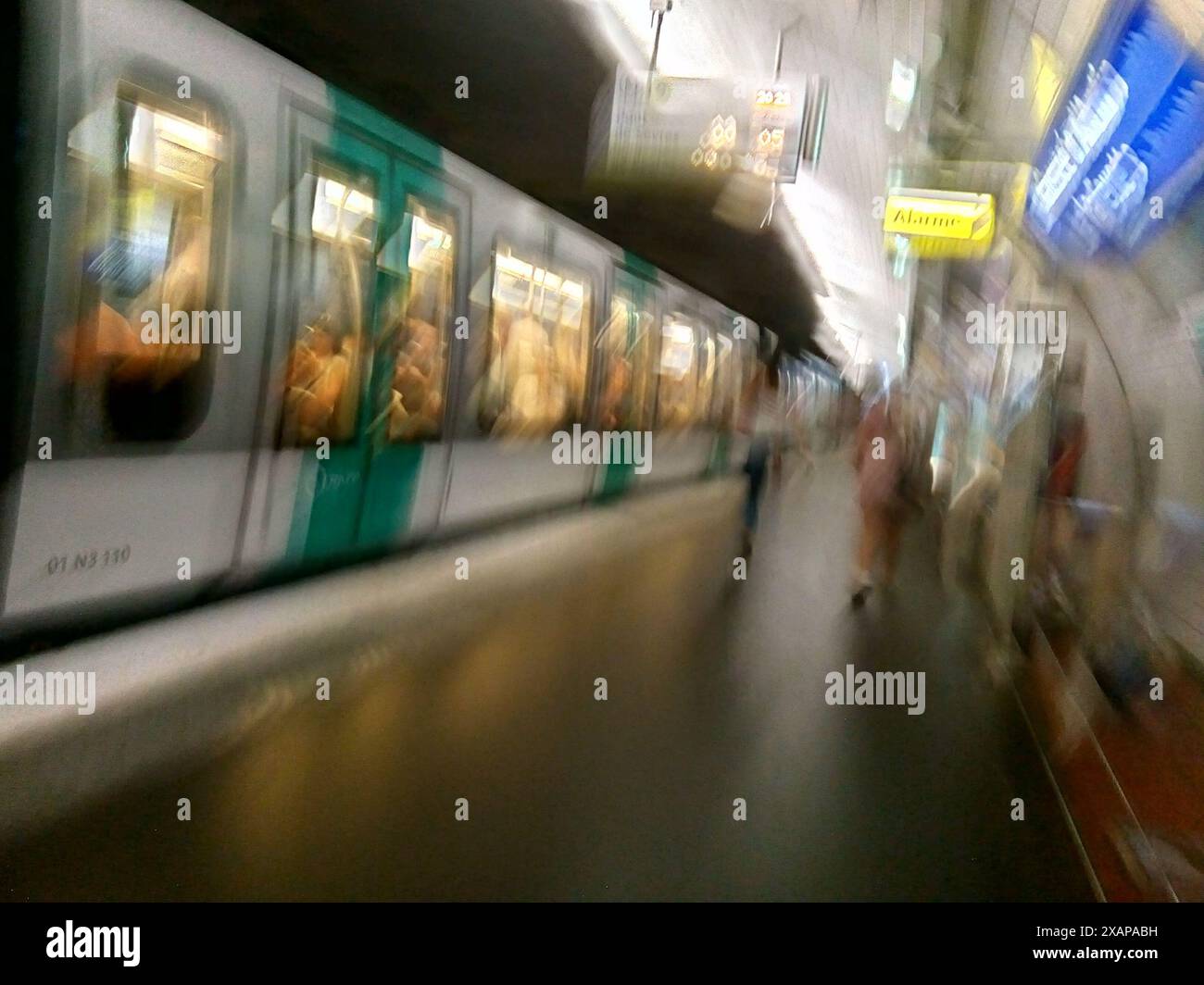 Le métro parisien, Paris, France Stock Photo - Alamy