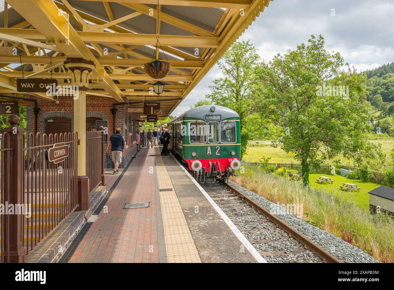 Wickham Class 109 and class 108 Railcar operating on the Llangollen ...