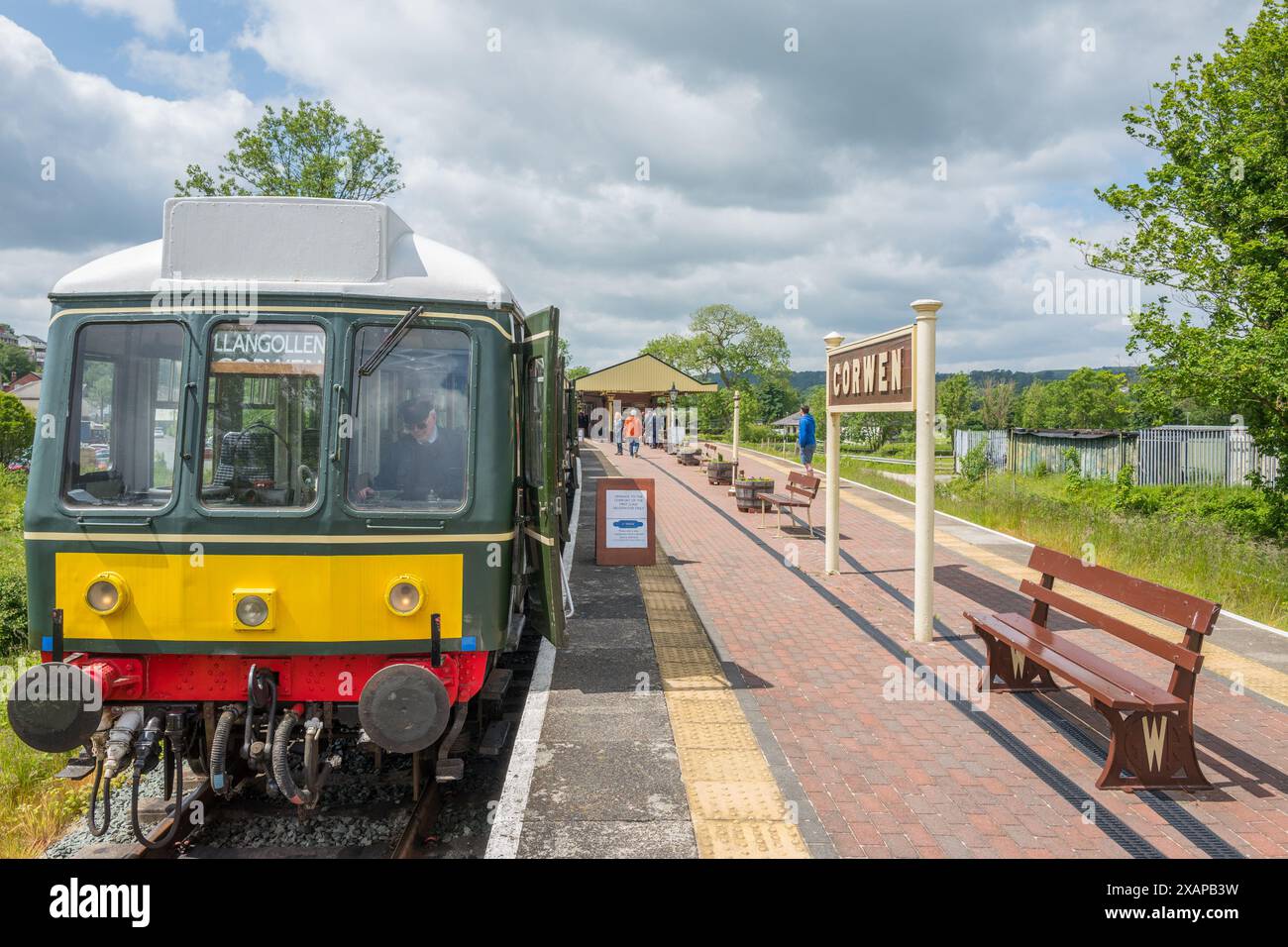 Wickham Class 109 and class 108 Railcar operating on the Llangollen ...