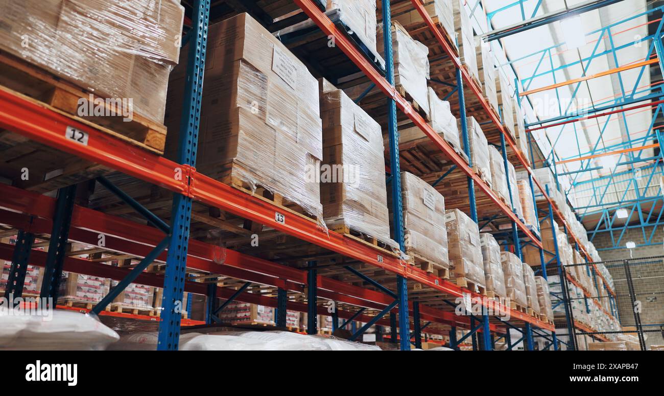 Boxes packages shelves inventory hi-res stock photography and images ...