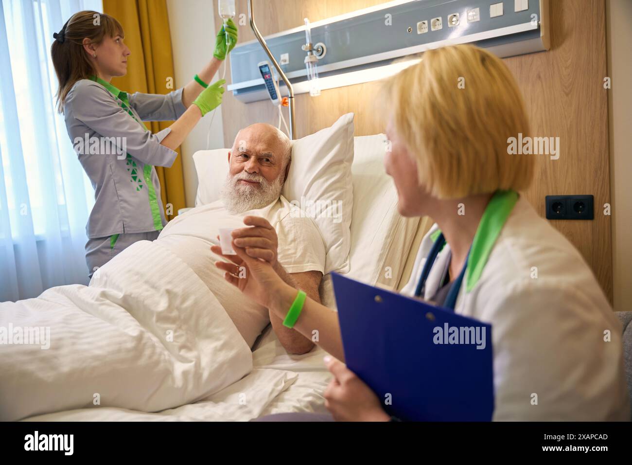 Doctor sitting next old hi-res stock photography and images - Alamy