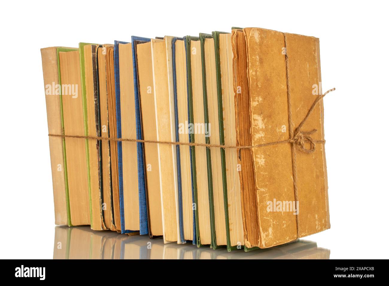 Used books close up hand hi-res stock photography and images - Alamy