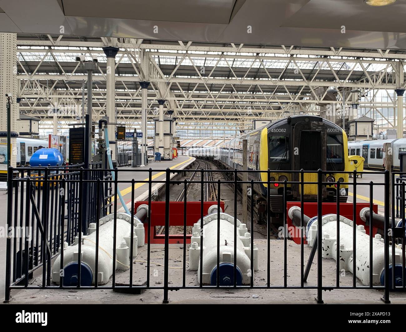 Waterloo station stock station hi-res stock photography and images - Alamy