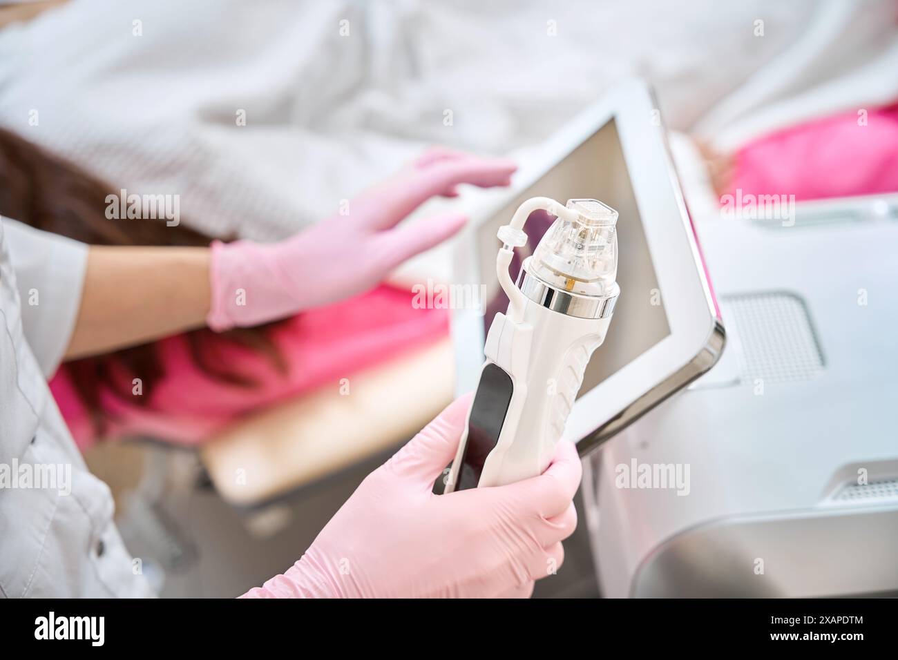 Microneedle rf lifting procedure hardware hi-res stock photography and ...