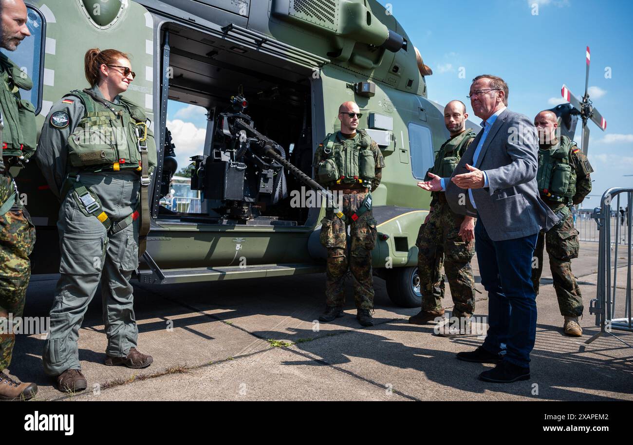 08 June 2024, Lower Saxony, Faßberg: Boris Pistorius (SPD, 2nd from ...