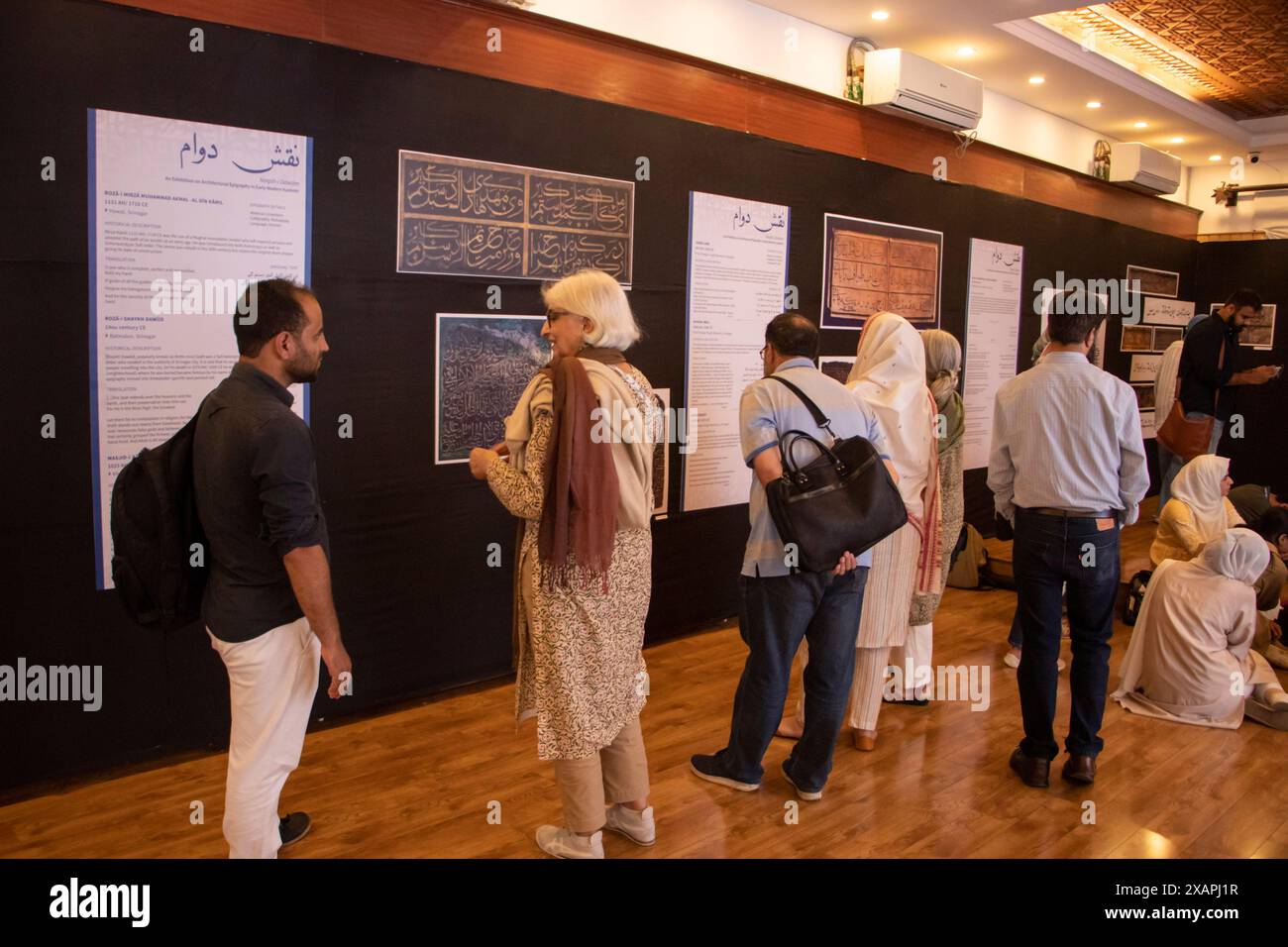 Thuluth and naskh calligraphic styles hi-res stock photography and ...