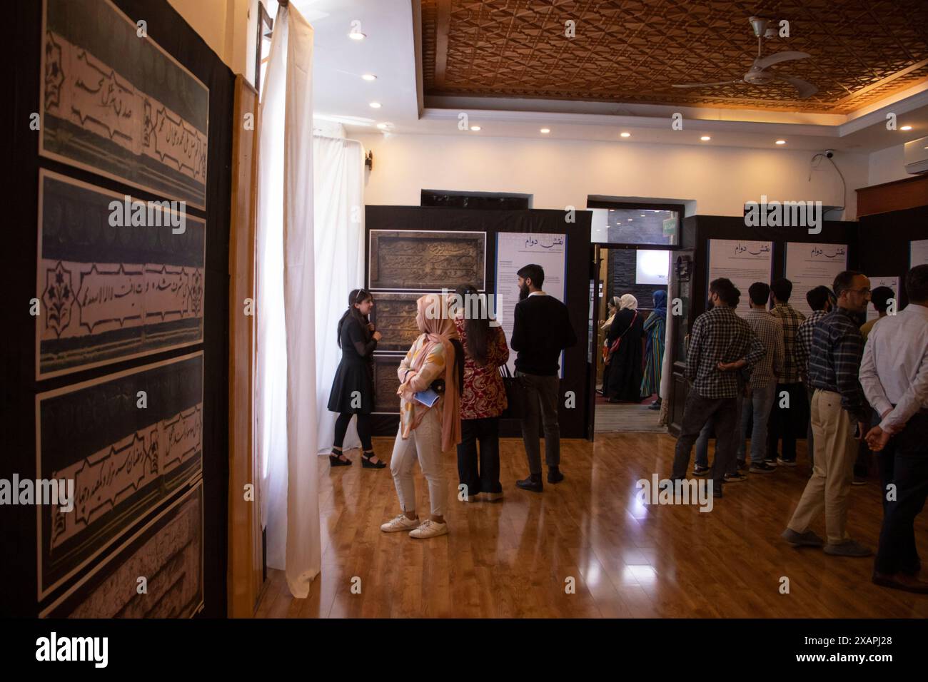 Thuluth and naskh calligraphic styles hi-res stock photography and ...