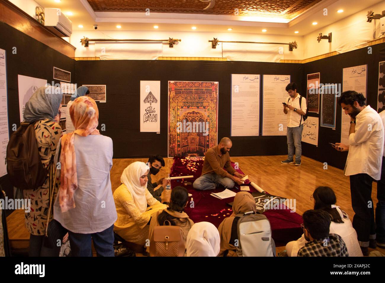 Thuluth and naskh calligraphic styles hi-res stock photography and ...