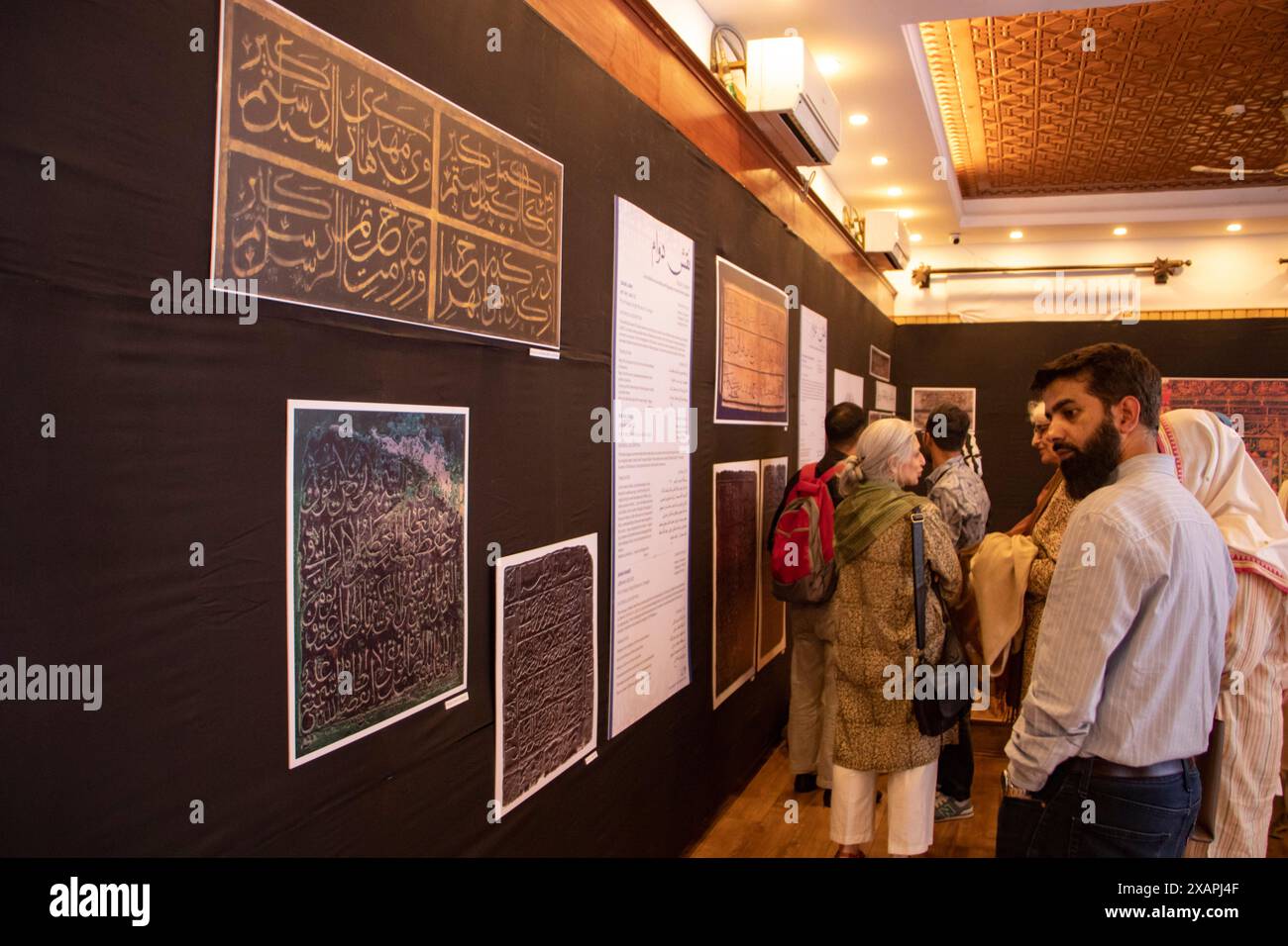 Thuluth and naskh calligraphic styles hi-res stock photography and ...