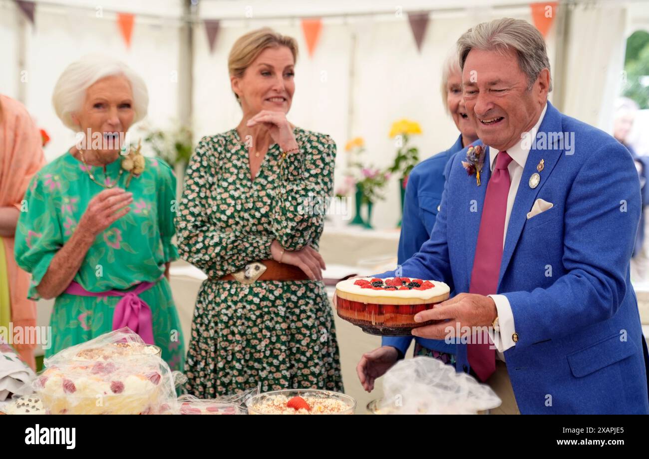The Duchess of Edinburgh (centre) with Honorary President RWRHS, Alan ...