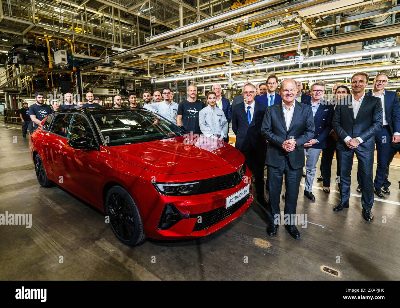 08 June 2024, Hesse, Rüsselsheim: Carlos Tavares (center r-r), CEO of ...