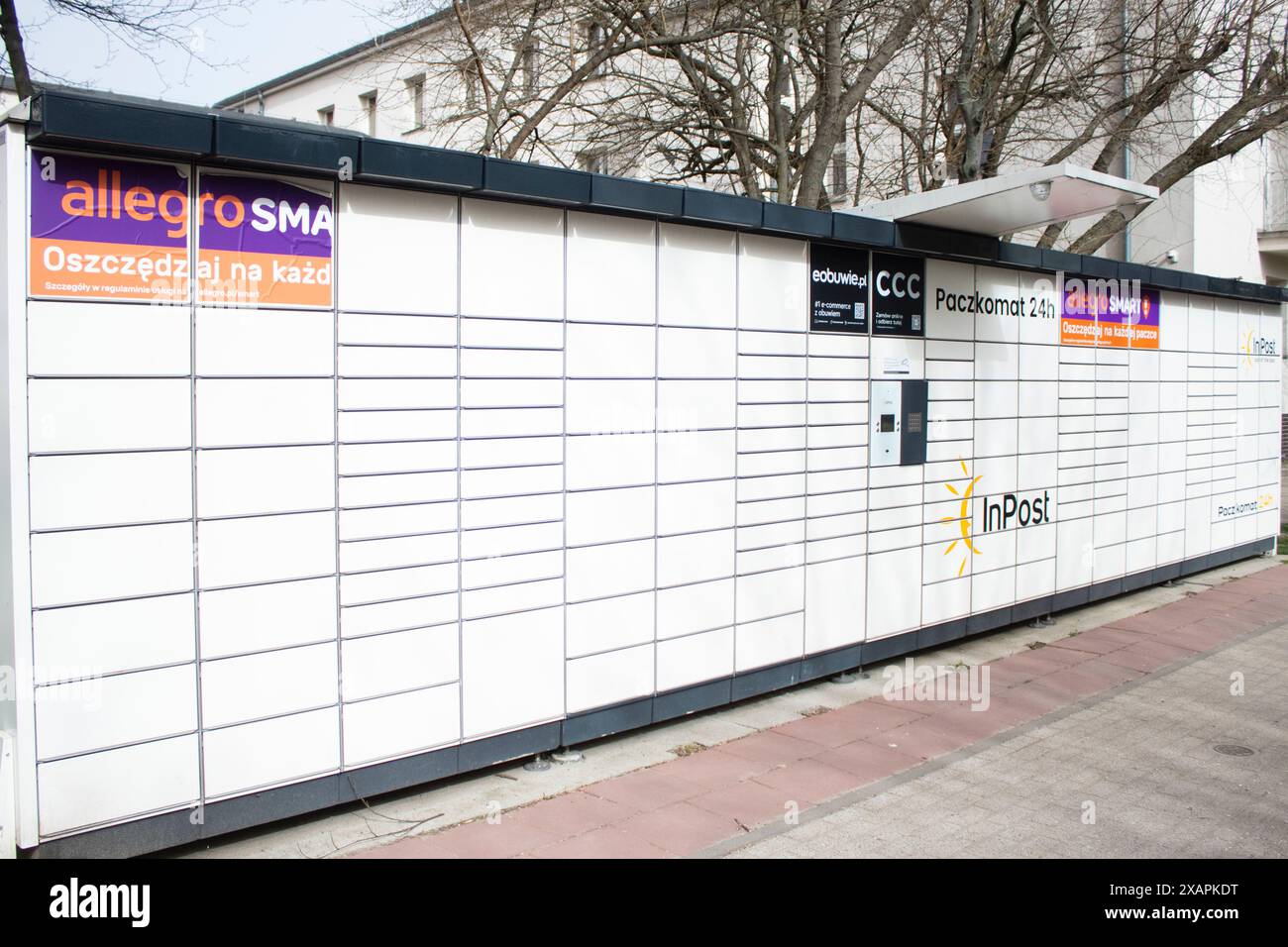 Automated lockers hi-res stock photography and images - Alamy