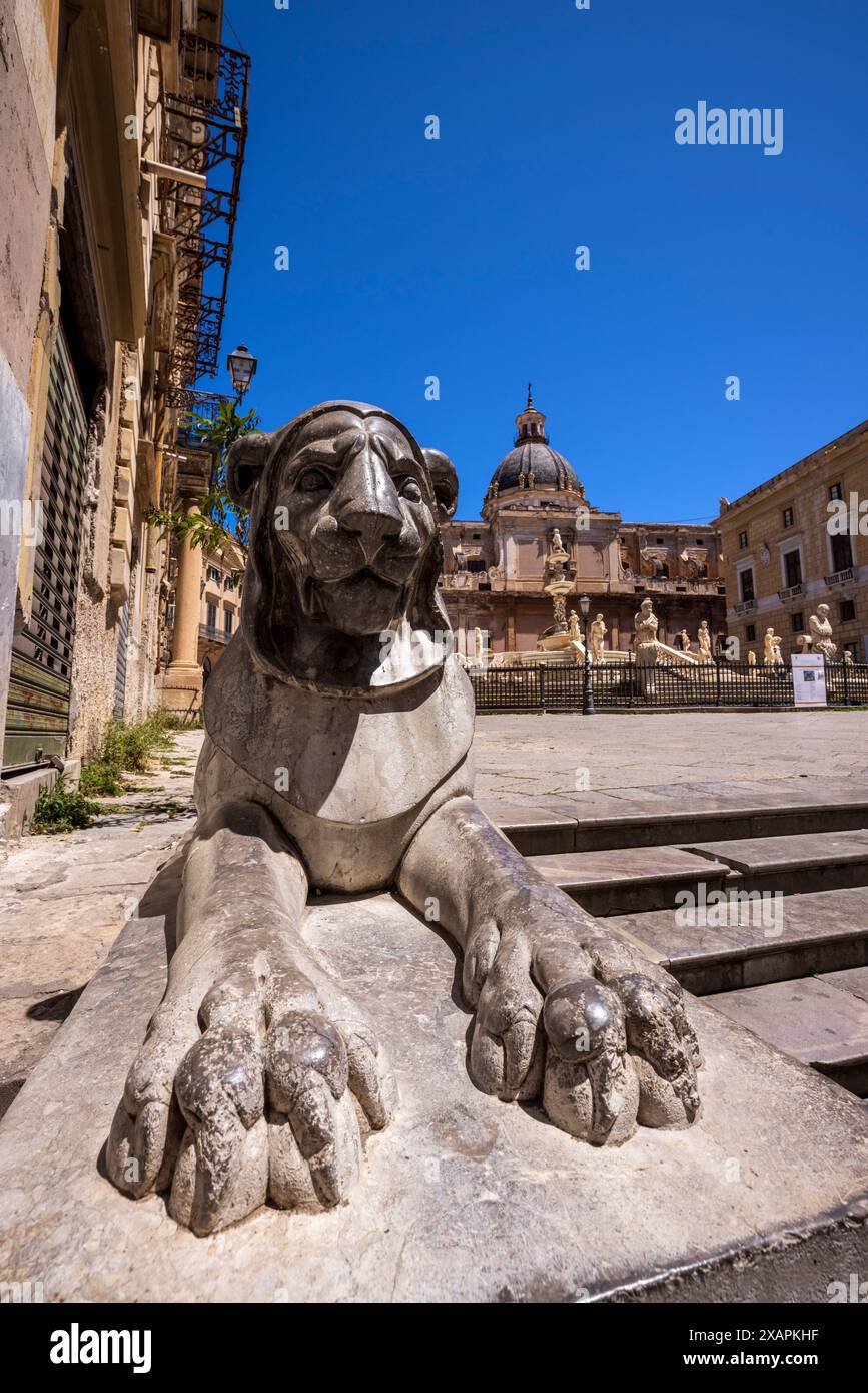 Lion sculptures at the entrance to Piazza Pretoria, Palermo, Sicily ...