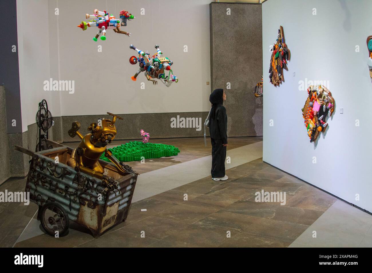 Bandung, West Java, Indonesia. 8th June, 2024. A women look at artworks ...
