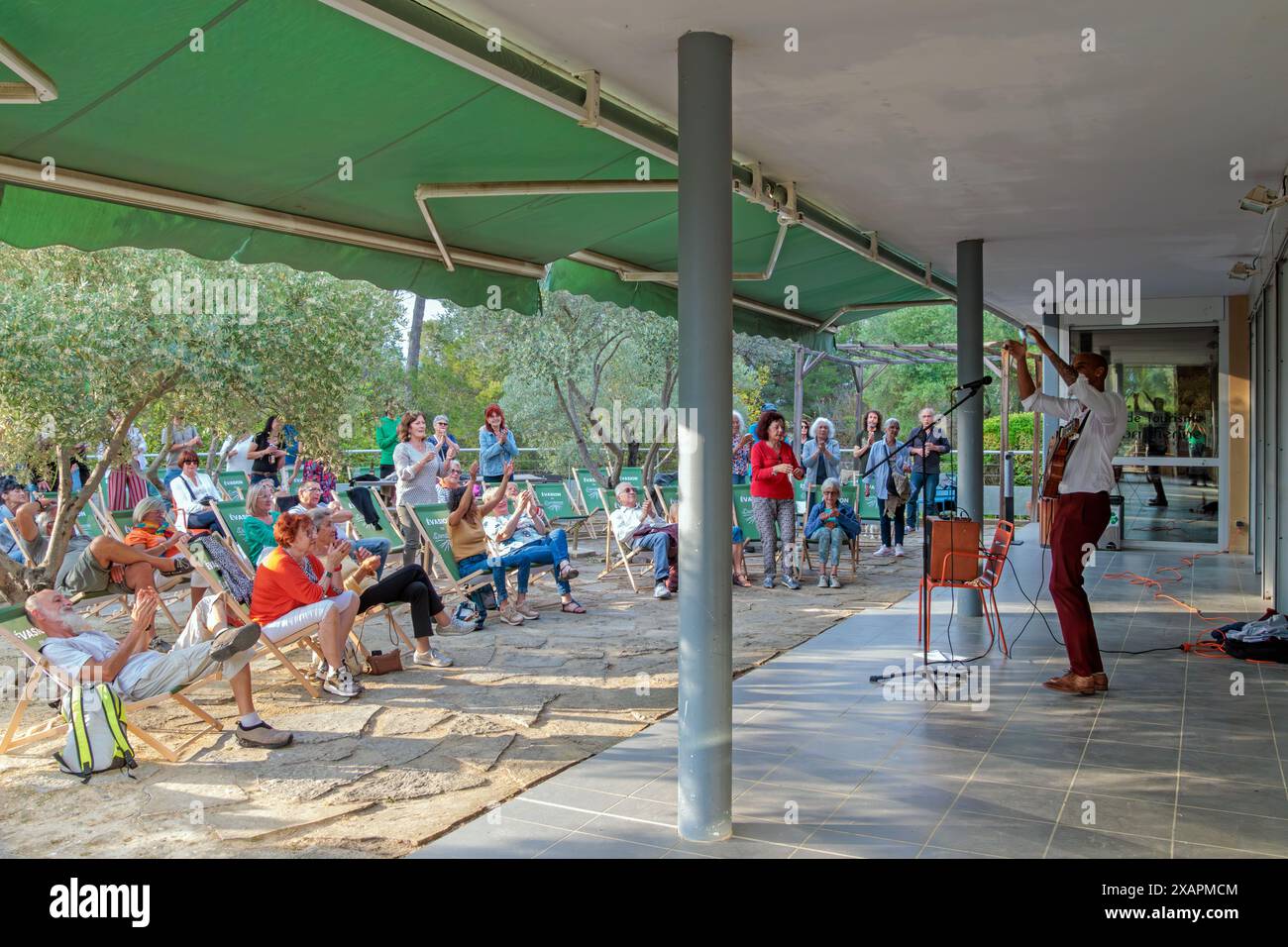 Jules Muzanzo in concert. Chill at Malpas. “La Domitienne” Tourist ...