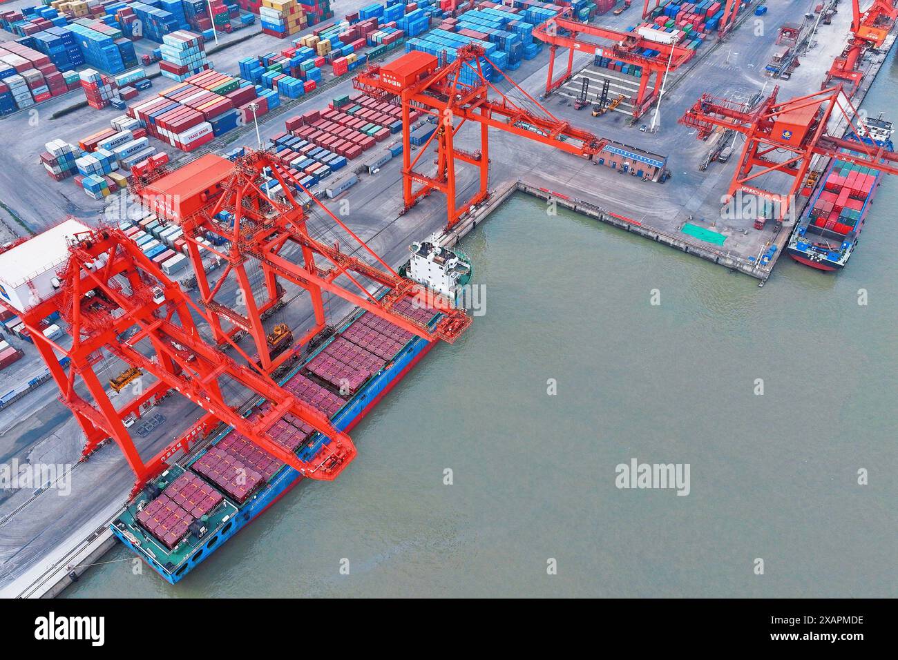 Suzhong international container hi-res stock photography and images - Alamy