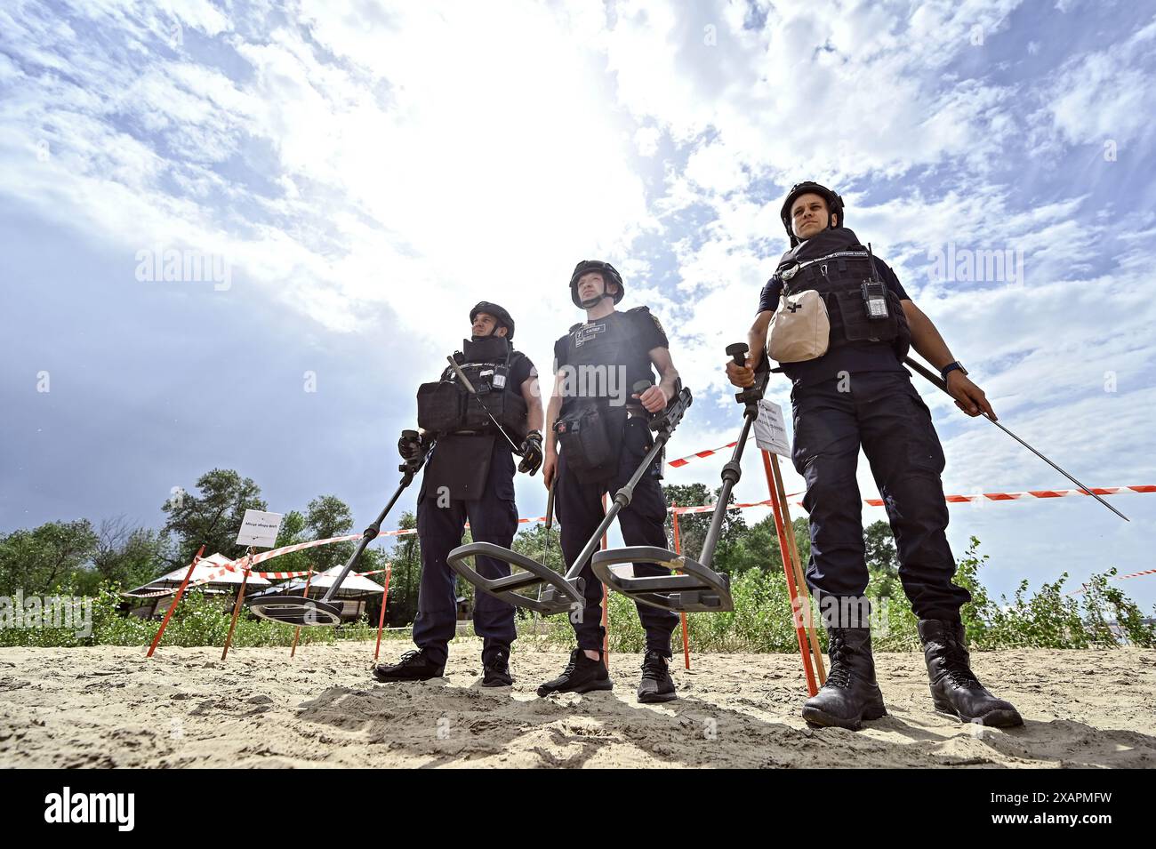 Non Exclusive: ZAPORIZHZHIA, UKRAINE - JUNE 5, 2024 - Bomb disposal ...