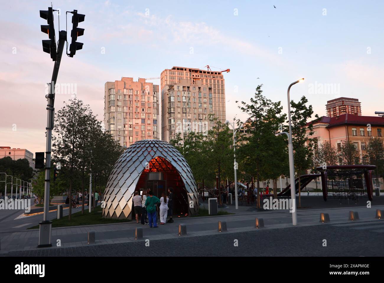 Non Exclusive: DNIPRO, UKRAINE - MAY 30, 2024 - Uspenska Square is pictured at dusk in Dnipro ...