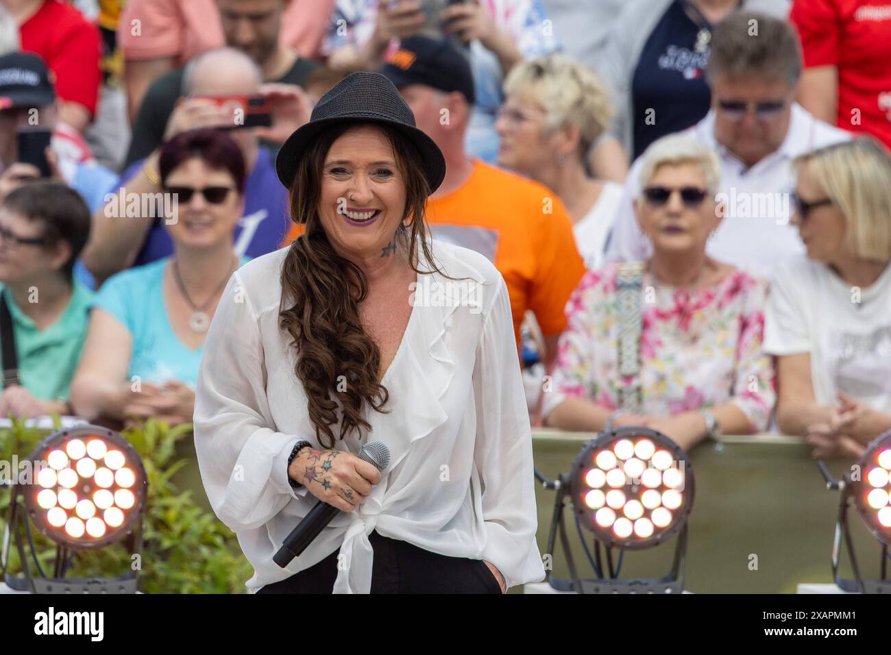 Mainz Saengerin Daniela Alfinito beim ZDF-Fernsehgarten am 26.05.2024 ...