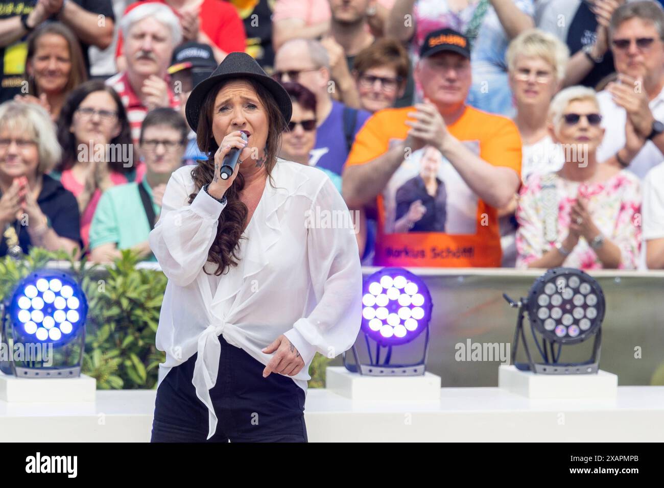 Mainz Saengerin Daniela Alfinito beim ZDF-Fernsehgarten am 26.05.2024 ...