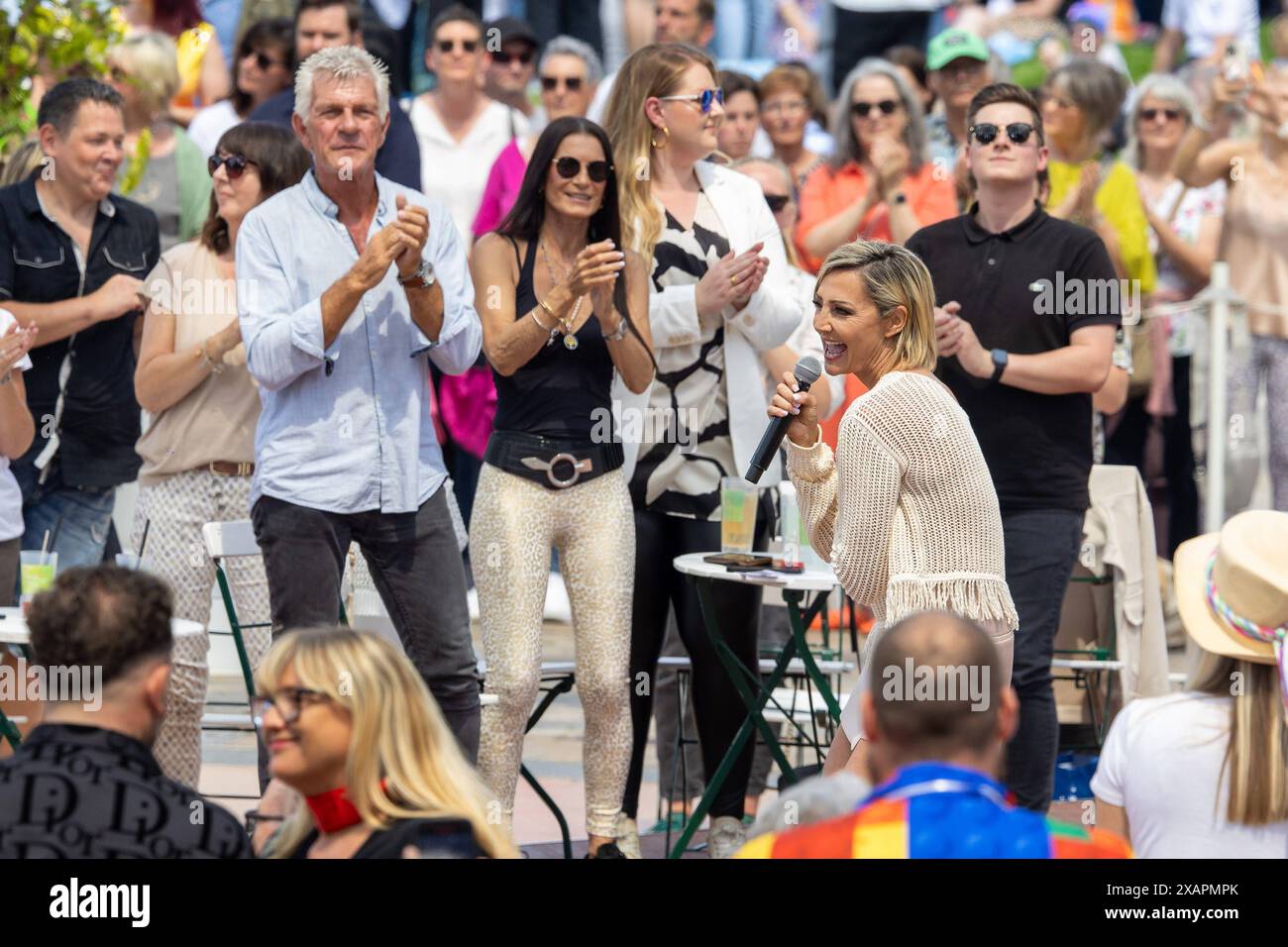 Mainz Schlagersaengerin Tanja Lasch beim ZDF-Fernsehgarten am 26.05. ...
